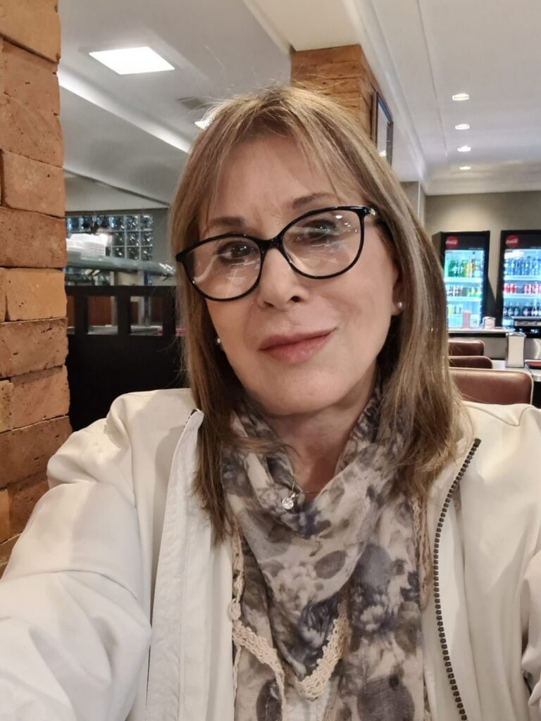 A trajetória de Regina Flávia Naves Freire Maia - Editora Naves